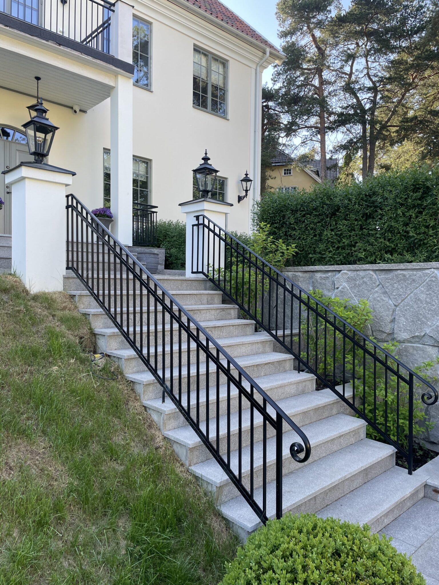 Trappräcken i smide i Stockholm | Skräddarsydda Designlösningar